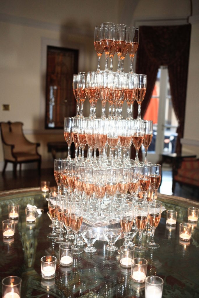 PLANNING IDEAS | 4 IDEAS FOR GIVING YOUR GUESTS A MEMORABLE WELCOME PARTY