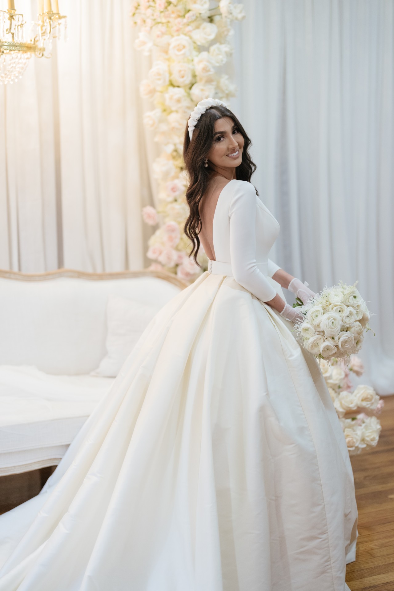 A Magical Winter Wonderland Wedding with an All-White Theme - Wedding ...