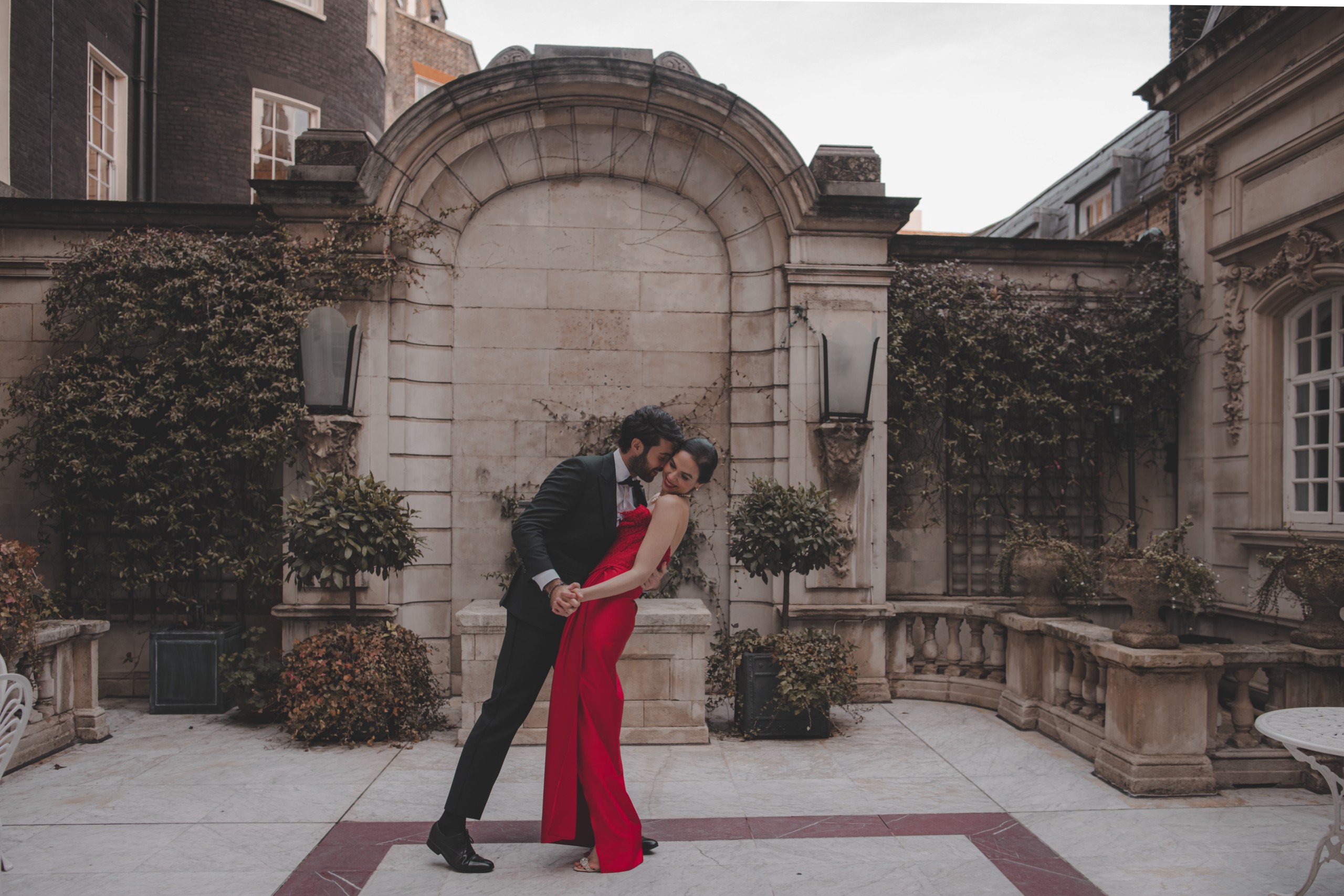 A VALENTINE’S DAY ENGAGEMENT SHOOT - Wedding Style Magazine