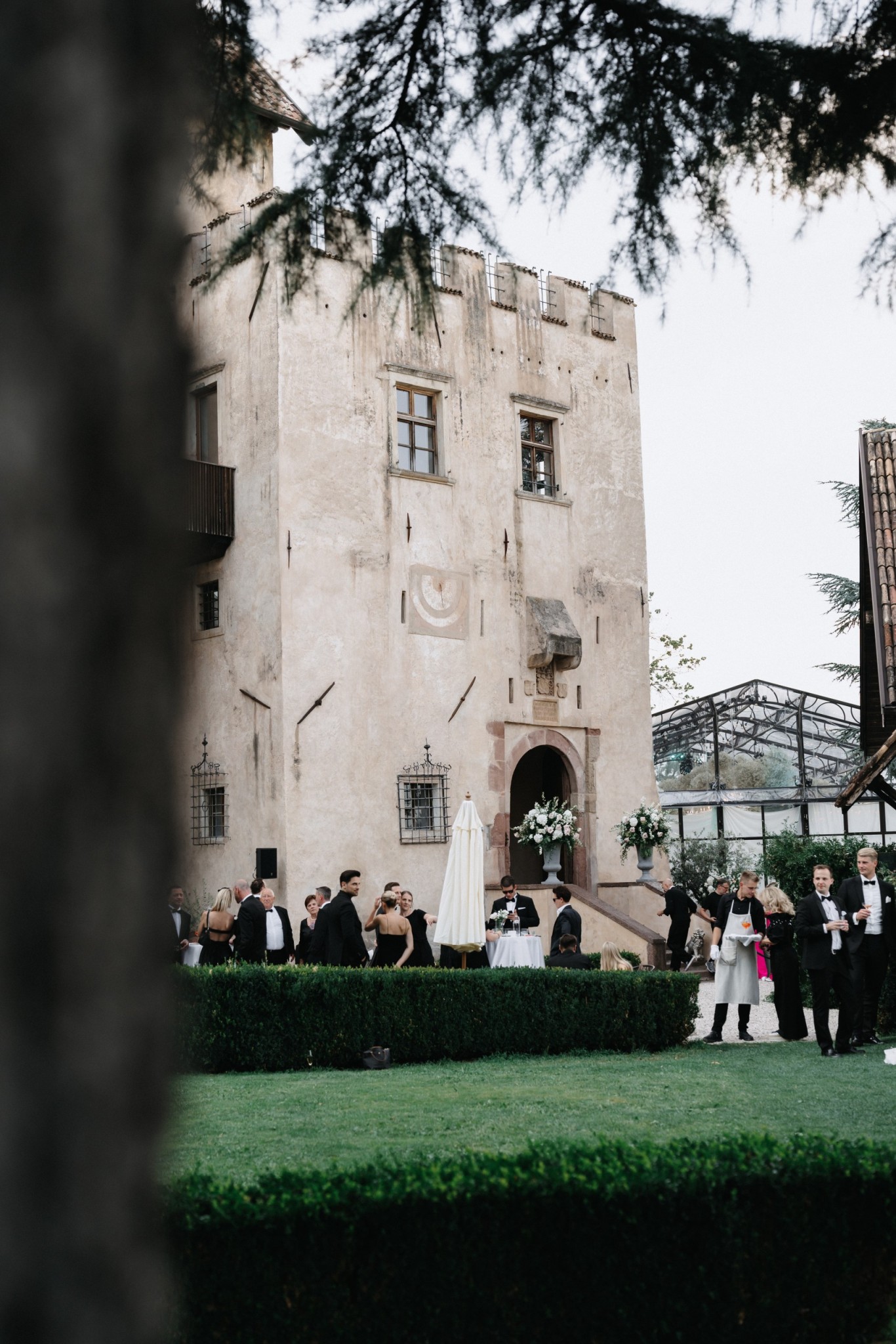 A Medieval Castle Wedding at Schloss Freudenstein - Wedding Style Magazine