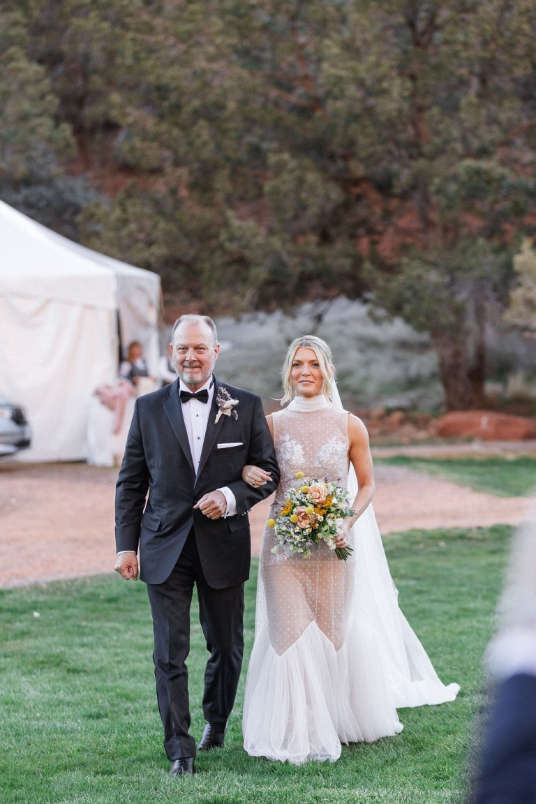 A Sedona Wedding at Enchantment Resort Filled with Love and Nature ...