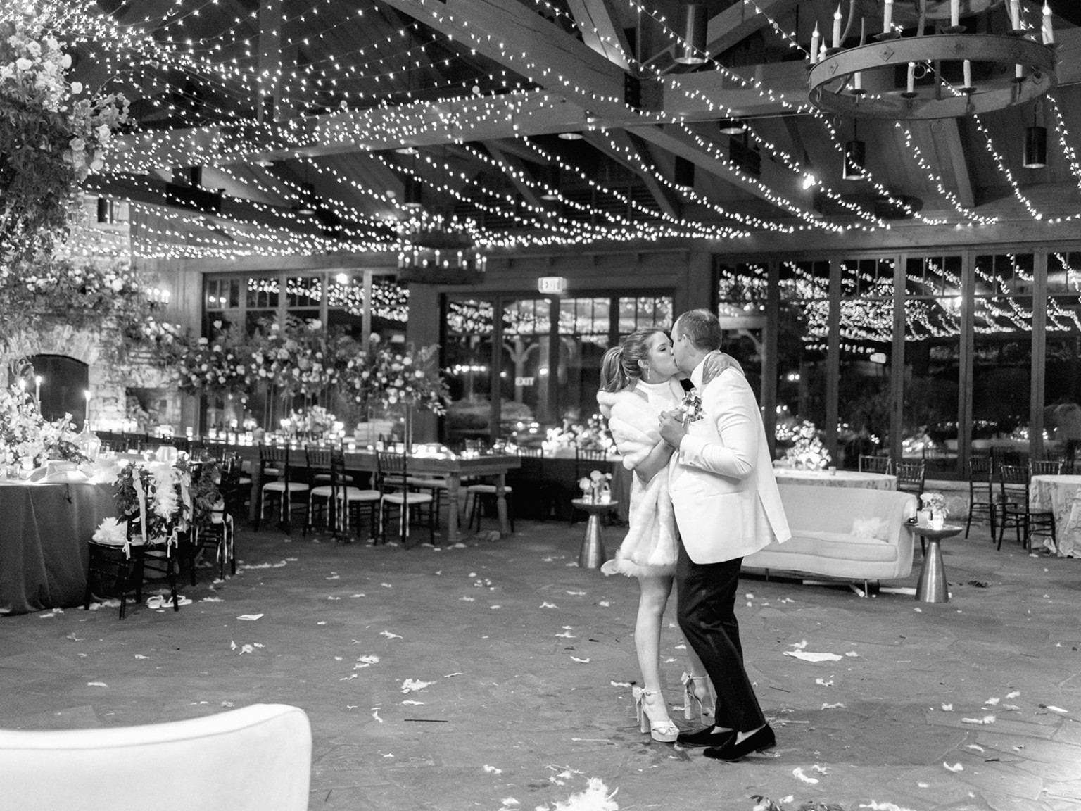 A Romantic Winter Mountain Wedding at Old Edwards Inn - Wedding Style ...