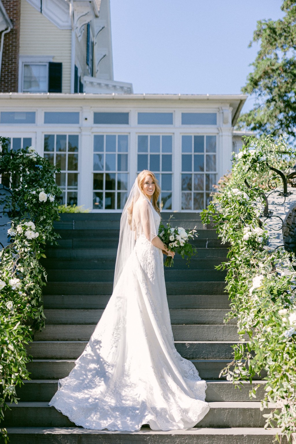 A Storybook Finger Lakes Wedding at the Inn at Taughannock Falls ...