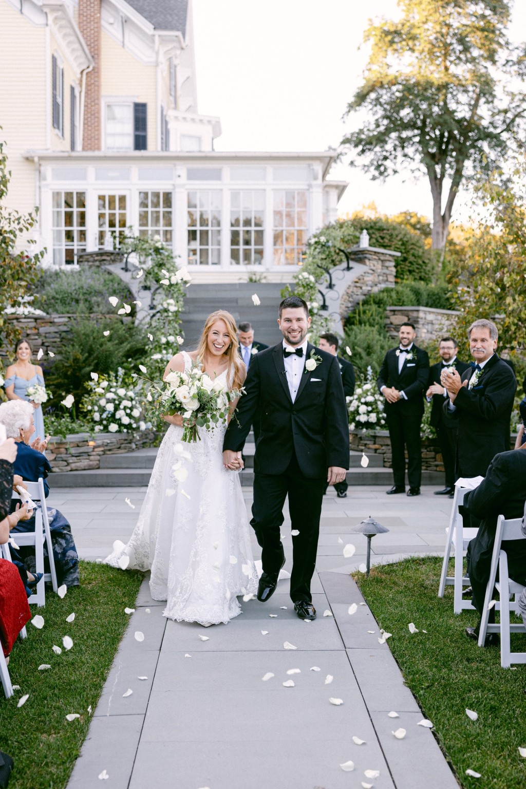 A Storybook Finger Lakes Wedding at the Inn at Taughannock Falls ...