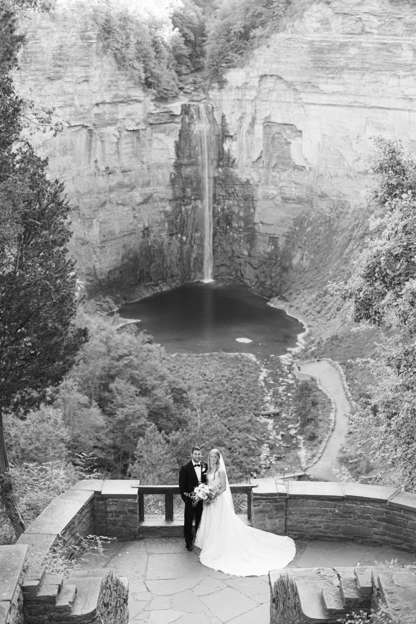 A Storybook Finger Lakes Wedding at the Inn at Taughannock Falls ...