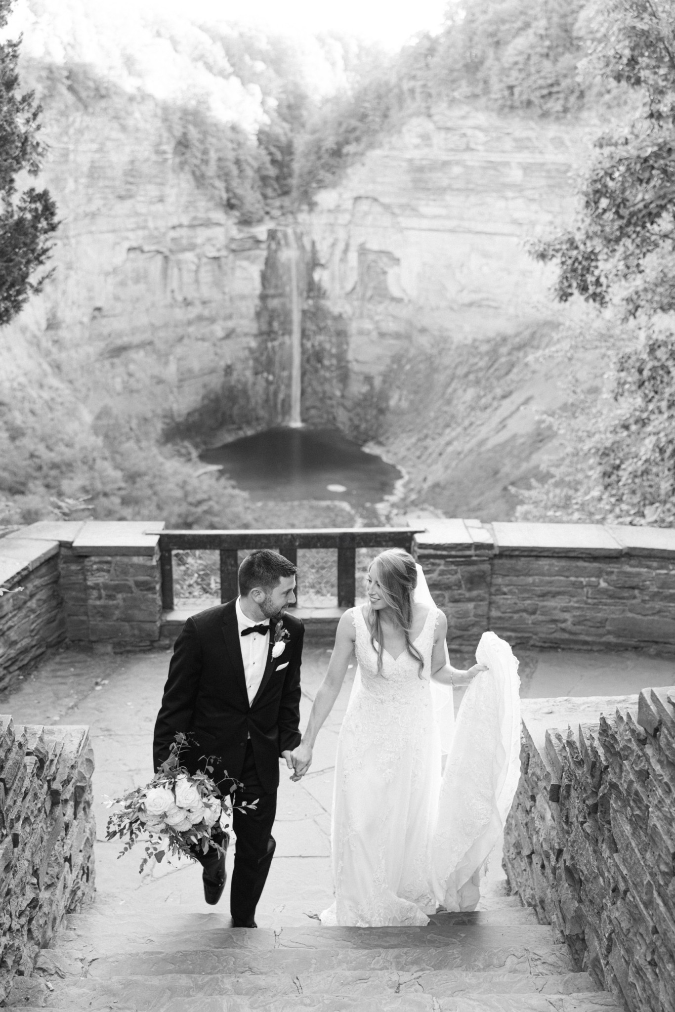 A Storybook Finger Lakes Wedding at the Inn at Taughannock Falls ...