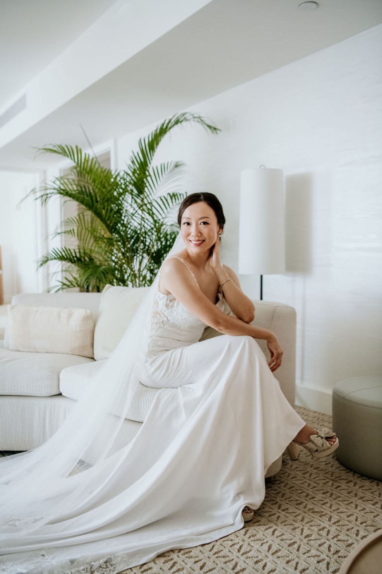 A Romantic Honolulu Wedding at Halekulani Hotel Filled with Understated ...