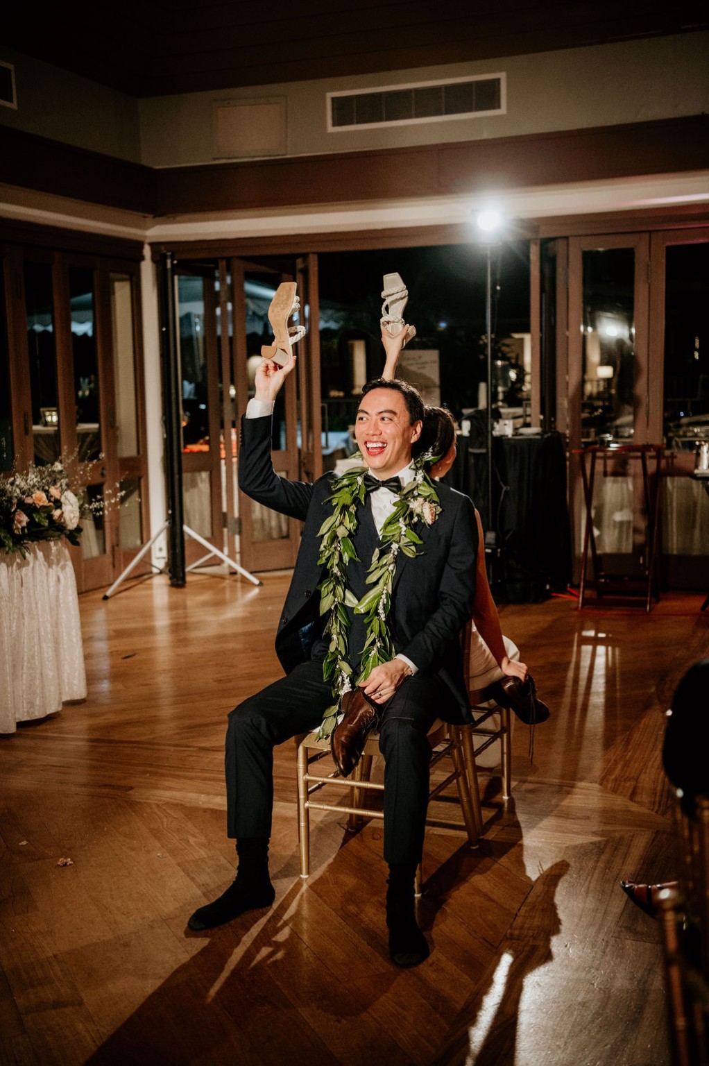 A Romantic Honolulu Wedding at Halekulani Hotel Filled with Understated ...